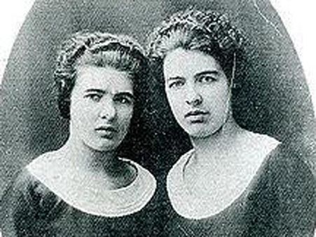 Spooky Case Of The Papin Sisters That Shook The World - Boldsky.com