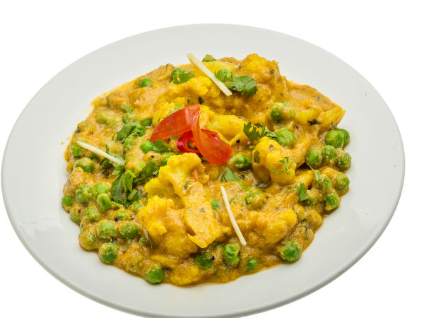 जाकेदार आलू मटर कोरमा | Aloo Mutter Korma - Hindi Boldsky