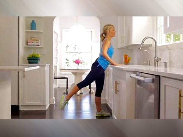 Health Tips: घर में काम करते हुए महिलाएं कर सकती हैं ये 5 मिनट किचन ...