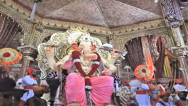 Lalbaugcha Raja First Look 2023 Photos: शाही अंदाज में 'लालबाग के राजा ...