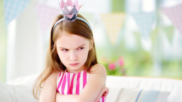 बच्चे की बढ़ती मांगों ने कर दिया है नाक में दम, तो ऐसे करें उसे हैंडल ...