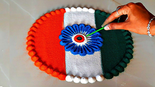 15th August Rangoli Idea: स्‍कूल-ऑफ‍िस को इन तिरंगा रंगोली से रंग दे ...