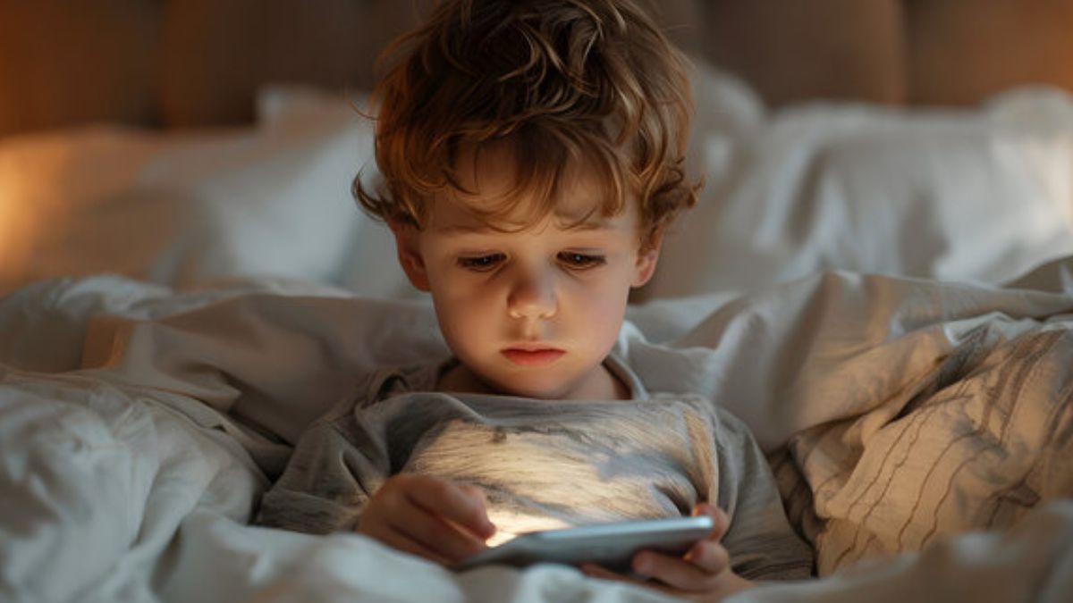 उम्र के हिसाब से बच्चों के ल‍िए क‍ितने देर होना चाह‍िए Screen Time ...