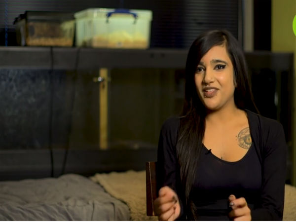 Woman Shares Her Bed With Her 16 ft Python Pet - Boldsky.com