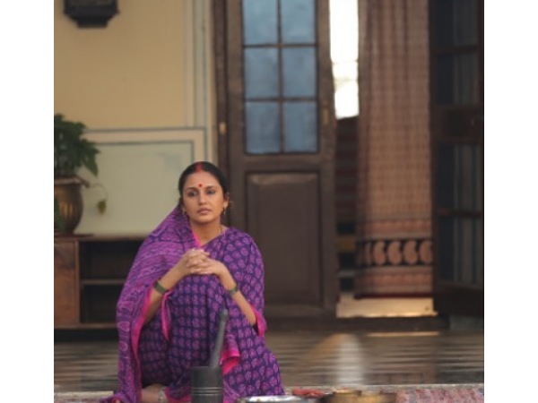 Huma Qureshi Unveils New Looks In Sarees As Rani Bharti Of Maharani ...