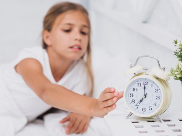Parenting Tips: Ways To Wake Up Kids Early The Right Way - Boldsky.com