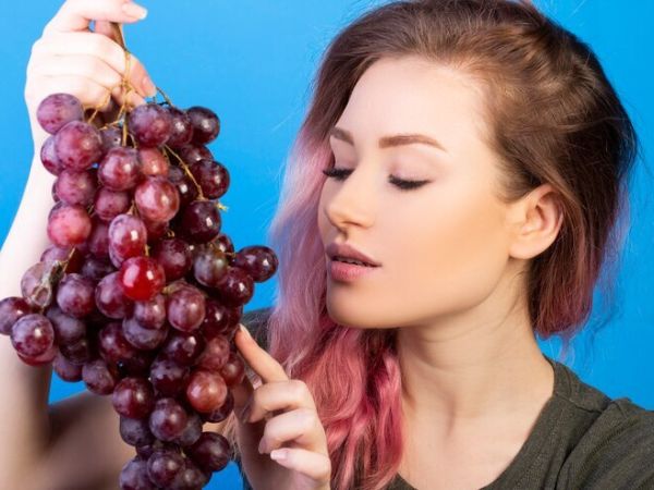 Skincare: 3 Simple Ways To Use Grapes For Your Skin - Boldsky.com