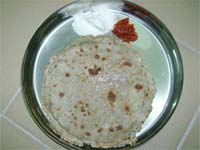 ಸಂಜಿಮುಂದ ತಟ್ಟಿ ಸಜ್ಜೆ ರೊಟ್ಟಿ | Sajje Rotti, oil free healthy recipe ...