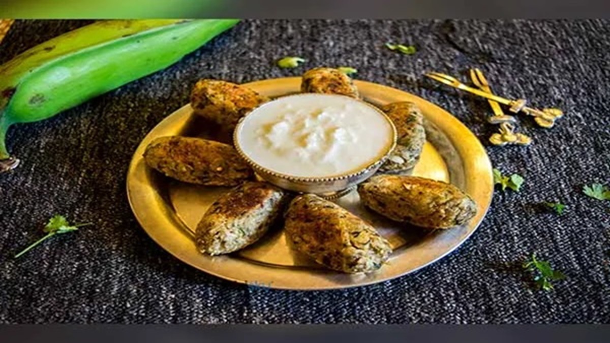 ವ್ರತದ ಉಪವಾಸ ಮಾಡುವವರು ಸವಿಯಬಹುದು ಈ ಬಾಳೆಕಾಯಿ ಸ್ನ್ಯಾಕ್ಸ್ | Recipe: Raw ...