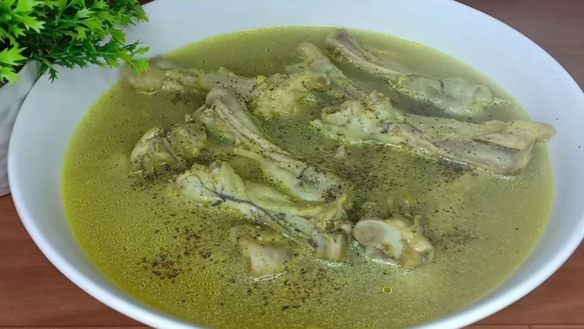 ಆರೋಗ್ಯಕ್ಕೂ ಬೆಸ್ಟ್, ರುಚಿಯಲ್ಲೂ ಸಖತ್ ಟೇಸ್ಟ್: ಮನೆಯಲ್ಲಿ ಮಾಡಿ ಚಿಕನ್ ಲೆಗ್ ಸೂಪ್ ...