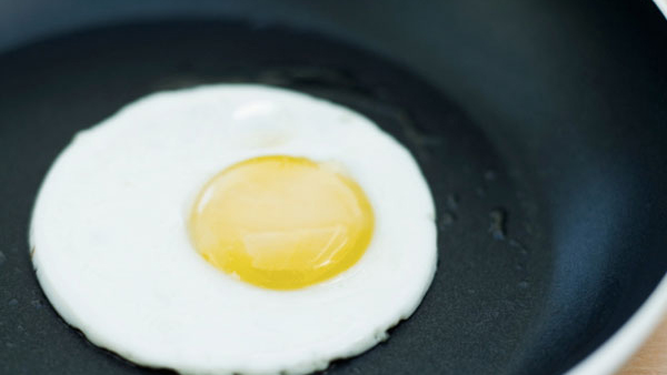 പകുതി വേവിച്ച മുട്ട ഗര്‍ഭിണികള്‍ കഴിക്കരുത്, അപകടം നിരവധിയാണ് | Risks of Consuming Half-Boiled ...