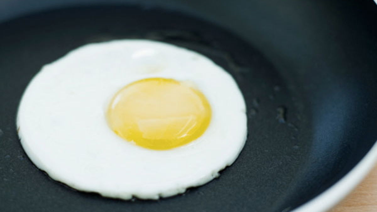 പകുതി വേവിച്ച മുട്ട ഗര്‍ഭിണികള്‍ കഴിക്കരുത്, അപകടം നിരവധിയാണ് | Risks of Consuming Half-Boiled ...