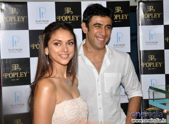 Aditi Rao Hydari & Amit Sadh at Unveiling of Popley's Platinum ...
