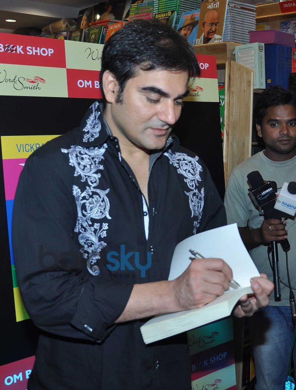 Arbaaz Khan launches Vickrant Mahajan Book - Boldsky