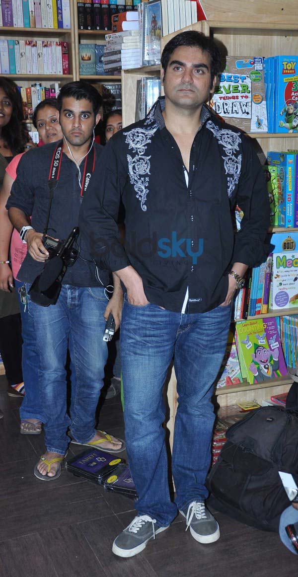 Arbaaz Khan launches Vickrant Mahajan Book - Boldsky