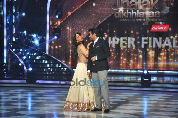 Anil Kapoor special guest in jhalak dikhla ja super finale - Boldsky