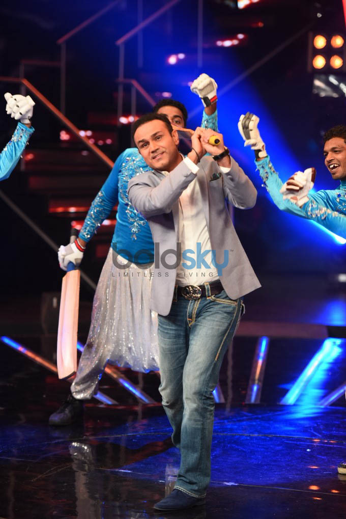 Sehwag,Pretiy And Sonakshi At Indian Idol Junior - Boldsky