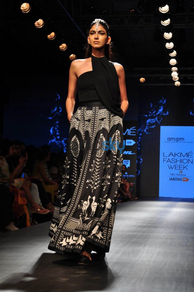 LFW Day 3 - Ankur, Priyanka Modi Show - Boldsky