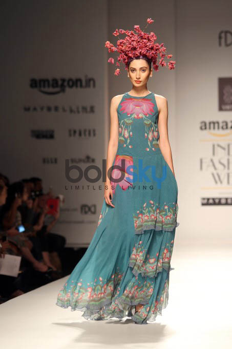 Designer Ashish, Viral And Vikrant Show At Amazon India Fashion Week ...