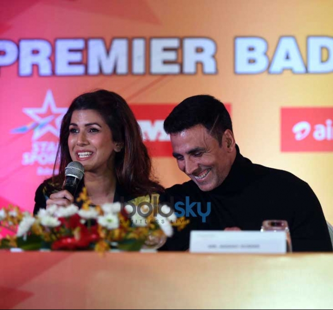 Akshay Kumar And Nimrat Kaur During In Premier Badminton League - Boldsky