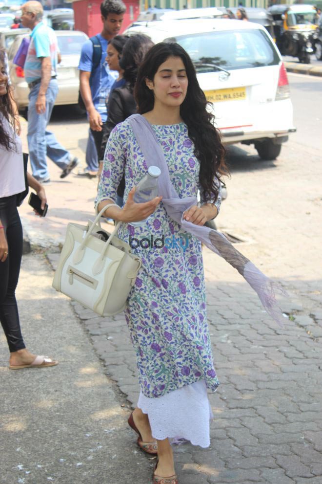Jhanvi Kapoor Spotted At Dance Studio - Boldsky