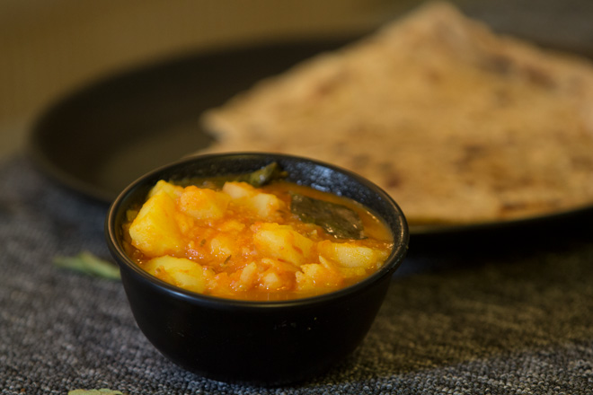 Best Navratri Recipe Of Aloo Tamatar Sabzi - Boldsky