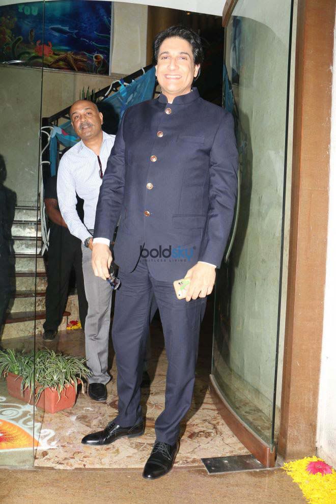 Karishma Kapoor At Asif Bhamla Foundation Host Diwali Bash With ...