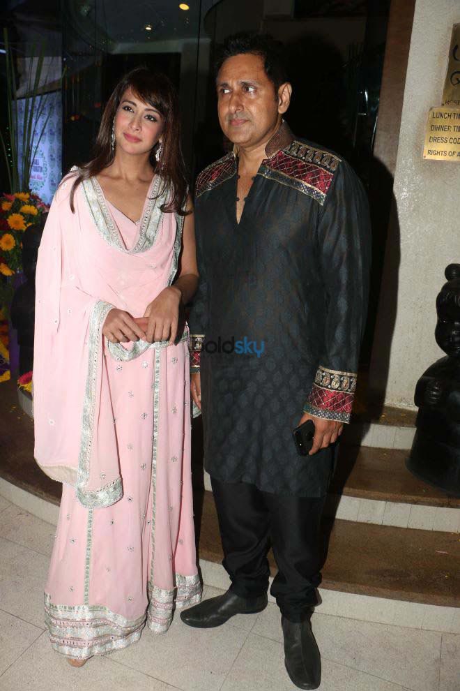 Karishma Kapoor At Asif Bhamla Foundation Host Diwali Bash With ...