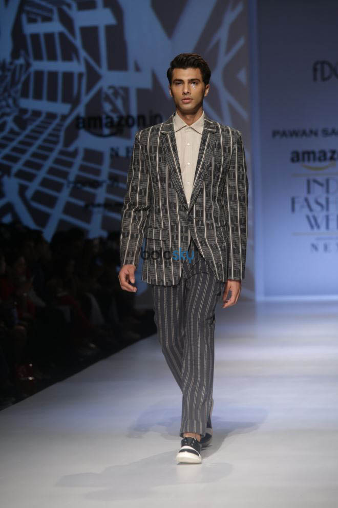 Pawan Sachdeva At Amazon India Fashion Week In New Delhi - Boldsky