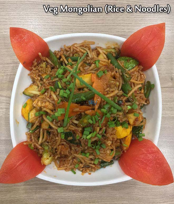 Stir-fried Veg Mongolian Rice And Noodles Recipe - Boldsky