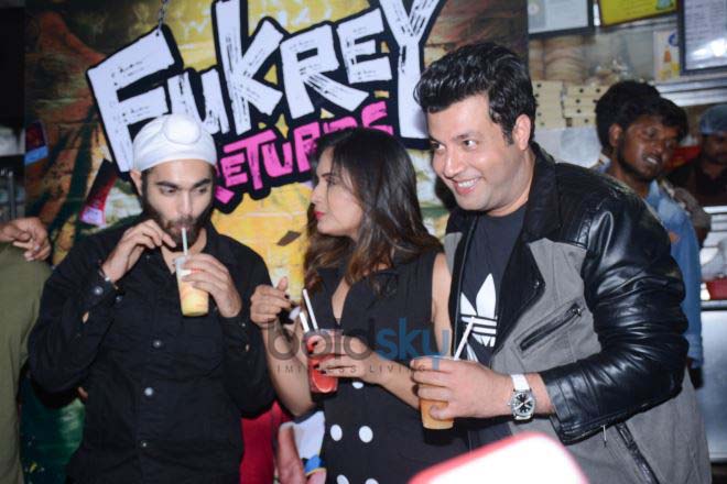 The Cast Of Fukrey Returns Visit At Most Popular Spots Of Mumbai - Boldsky