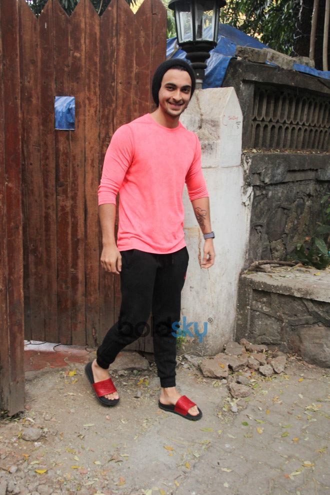 Aayush Sharma Spotted At Bandra - Boldsky