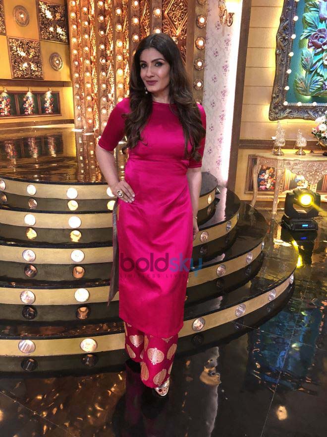 Raveena Tandon On The Set Of Aunty Boli Lagao Boli - Boldsky
