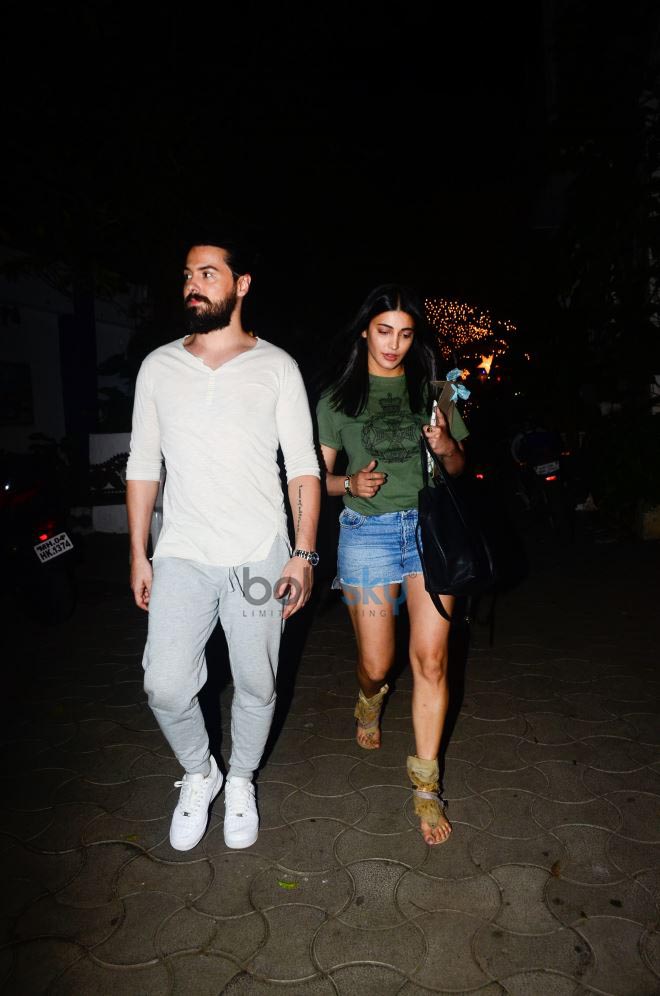 Shruti Hasan With Boyfriend Spotted At Party Hunters In Bandra - Boldsky