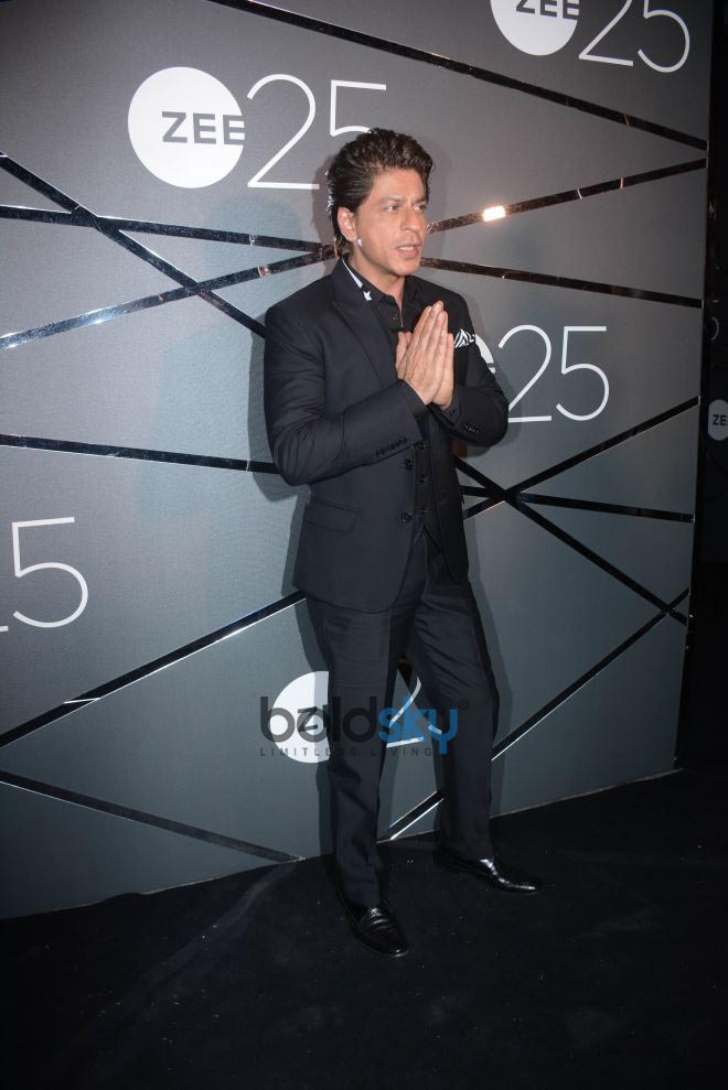 Celebs Celebrate 25 Years Of Zee network - Boldsky