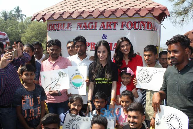 Sushmita Sen Celebrates Republic Day With Rouble Nagi Art Foundation ...