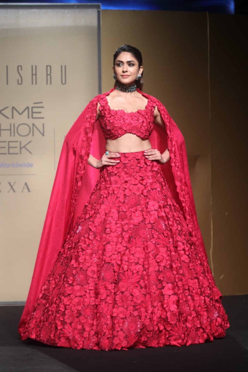 Mrunal Thakur Turns Showstopper For Mishru at FDCI x Lakme Fashion Week ...