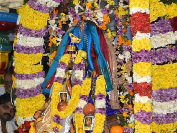 புஷ்கலா தேவியின் காதல்... கை பிடித்து ஏற்றுக்கொண்ட ஆரியங்காவு ...