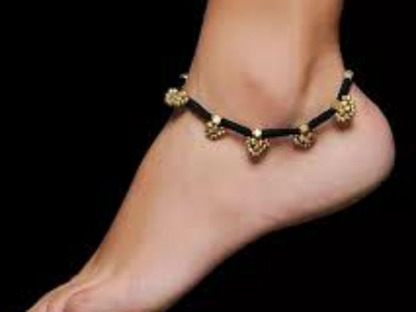 பெண்கள் ஏன் காலில் கருப்புக் கயிறு அணிகிறார்கள் தெரியுமா? அதனால் ...