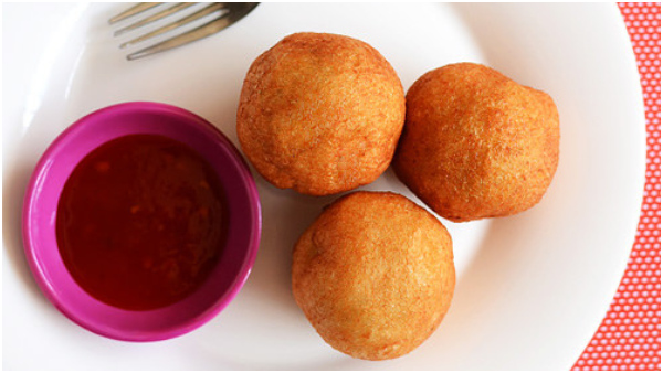 வீட்டுல பிரட்டும், உருளைக்கிழங்கும் இருக்கா? இப்படி போண்டா செய்யுங்க ...