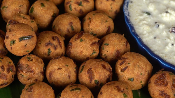 3/4 கப் கடலை மாவும், 1/2 கப் அரிசி மாவும் இருக்கா? அப்ப இந்த பட்டணம் ...