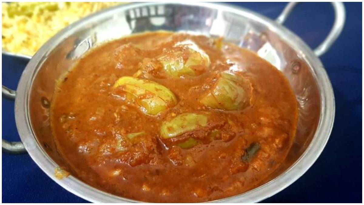 1/4 கப் வேர்க்கடலையும், 4 கத்திரிக்காயும் வெச்சு இப்படியொரு குழம்பு ...