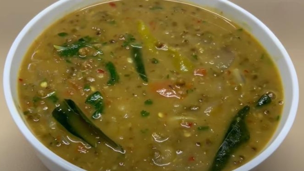 1 கப் பச்சை பயறு வெச்சு ஒருமுறை இப்படி குழம்பு செய்யுங்க.. ருசி வேற ...