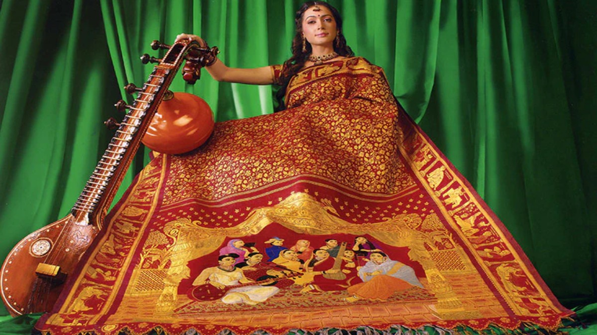 உலகின் மிகவும் விலையுயர்ந்த புடவை தமிழ்நாட்டில் எங்கு தயாரிக்கப்பட்டது ...