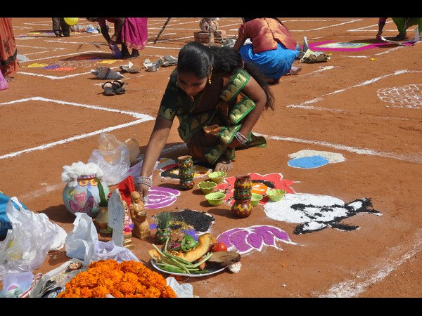 రంగవల్లలకు గొబ్బెమ్మల అలంకరణ ఎందుకు ? | Significance of Rangoli and ...