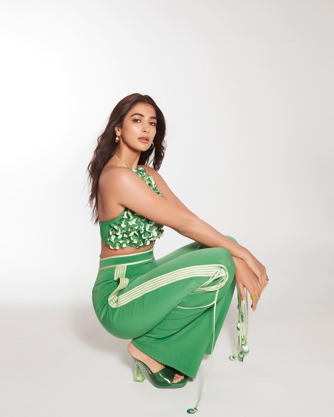 Pooja Hegde: ఆకుపచ్చ డ్రెస్సులో అదిరిపోయిన పూజా హెగ్డే అందాలు | Actress ...