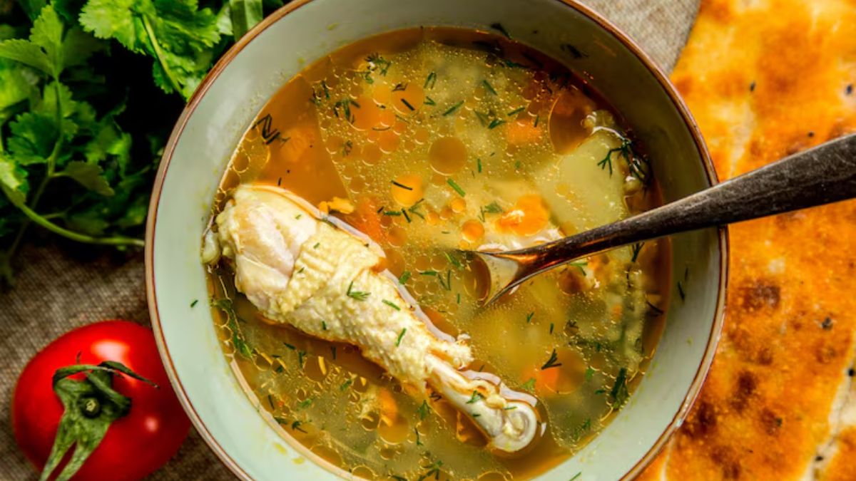 ఆహా ఏమి రుచి..వేడి వేడి చికెన్ లెగ్ సూప్..టేస్ట్ చూస్తే వావ్ అనాల్సిందే ...